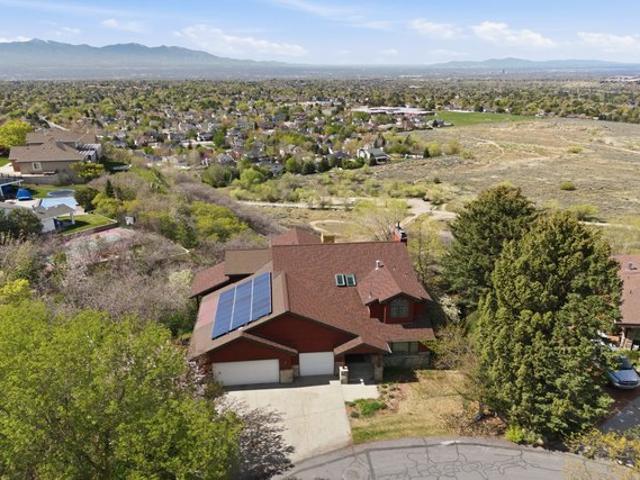 8 Altawood Dr S, Sandy, UT 84092