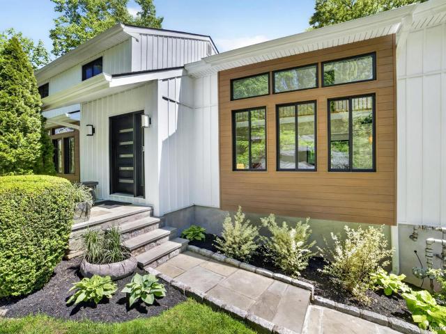 8 Amalfi Drive