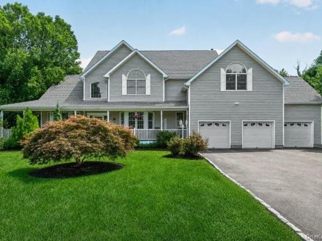 8 Angela Ct, Hopewell Junction, NY 12533