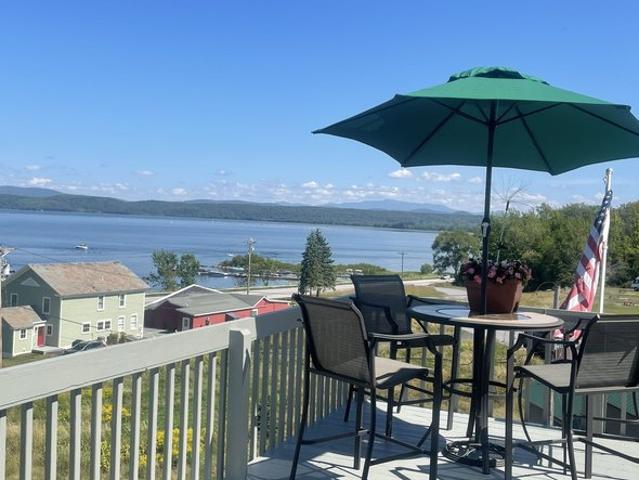 8 Angler Ln, South Hero, VT 05486