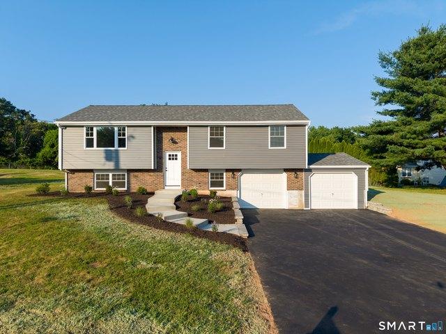 8 Anna Dr, Wallingford, CT 06492