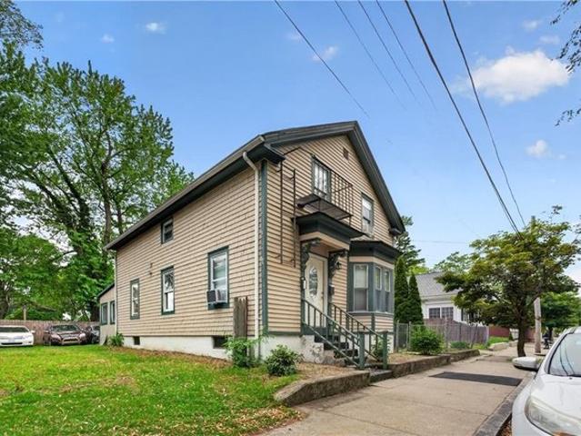 8 Arlington Ave, Cranston, RI 02920