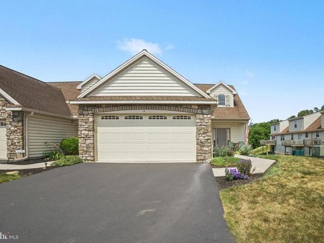 8 Arrow Head Dr, Elizabethtown, PA 17022