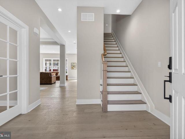 8 Arthur Lane