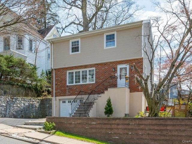 8 Arthur St, Yonkers, NY 10701