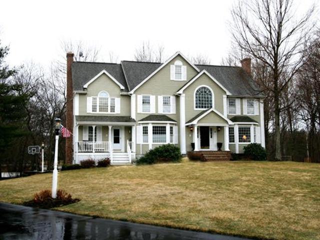 8 Ashford Ln, Andover, MA 01810
