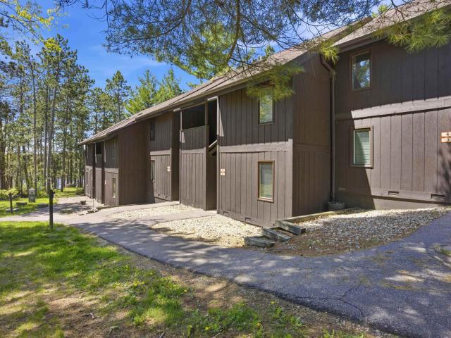 8 Aspen Trail