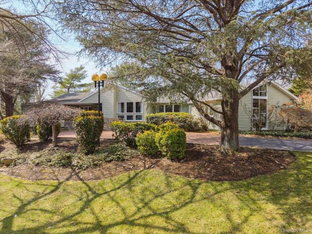 8 Astro Pl, Dix Hills, NY 11746 | MLS #984843 | Compass
