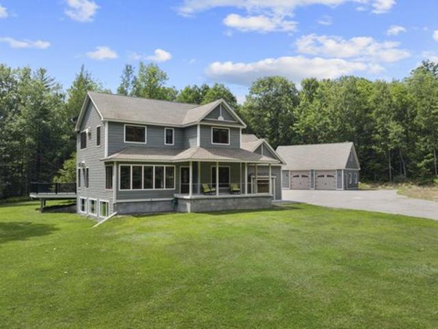 8 Badger Ln, Readfield, ME 04355