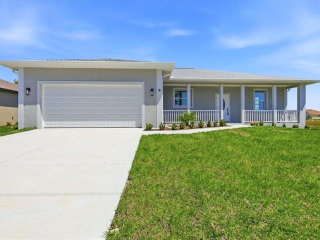 8 Bank Ct, Placida, FL 33946