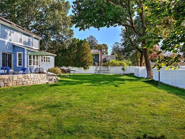 8 Bay Avenue