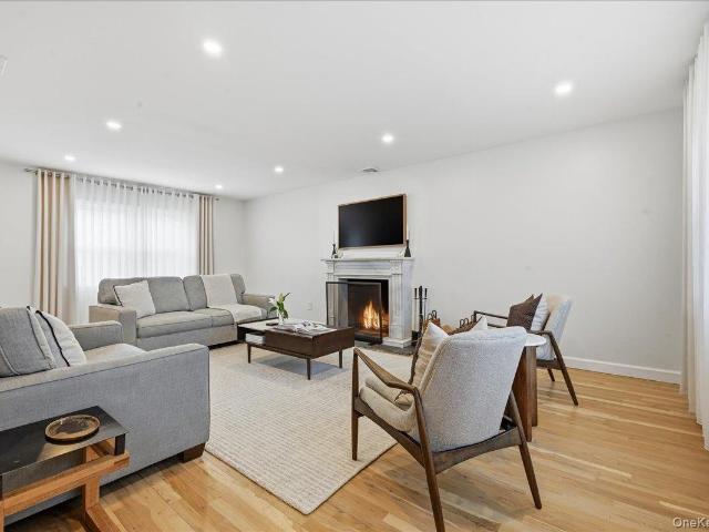 8 Bayberry Avenue