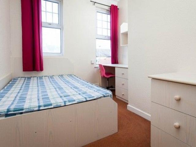 8 Bed Ash Road, Leeds