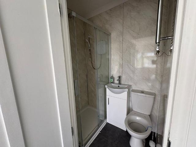 8 Bed Detached House, Wickliffe Gardens, HA9