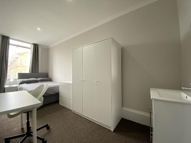 8 Bed Flat, Cecil Street, G12