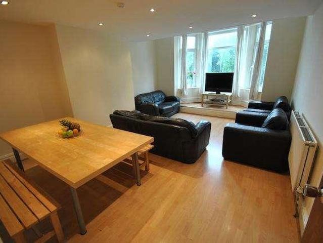 8 bed house to rent