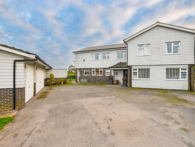 8 bed house to rent