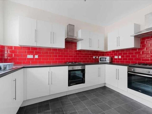8 bed house to rent