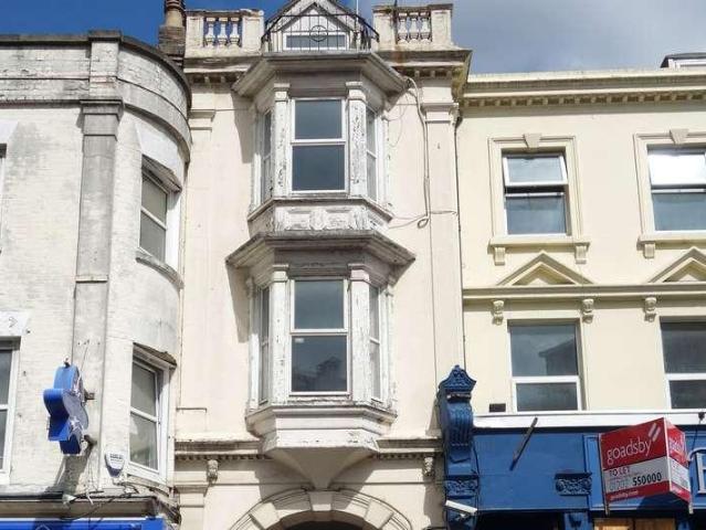 8 bed house for sale