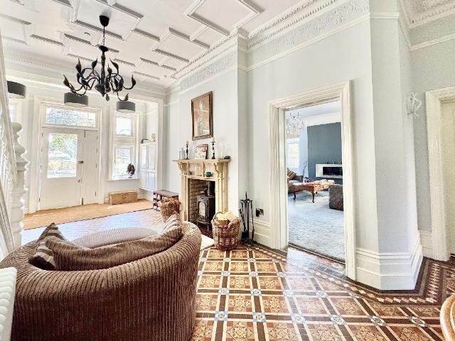 8 bed house for sale