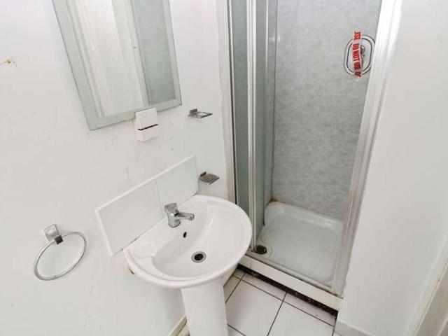8 bed house for sale