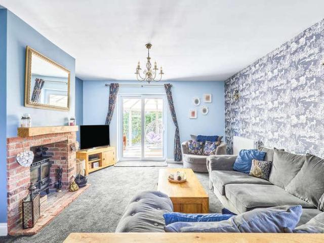 8 bed house for sale