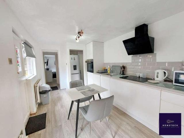 8 bed house for sale