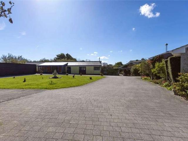 8 bed house for sale