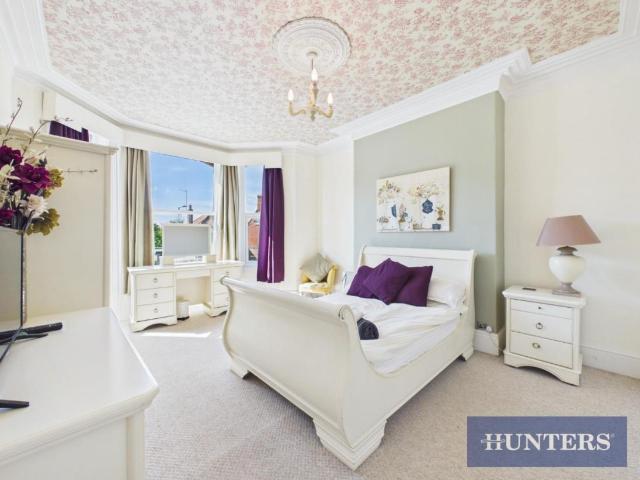8 bed house for sale