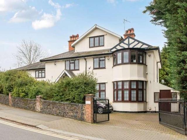 8 bed house for sale