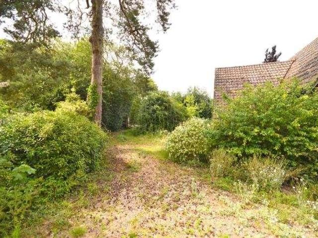 8 bed house for sale