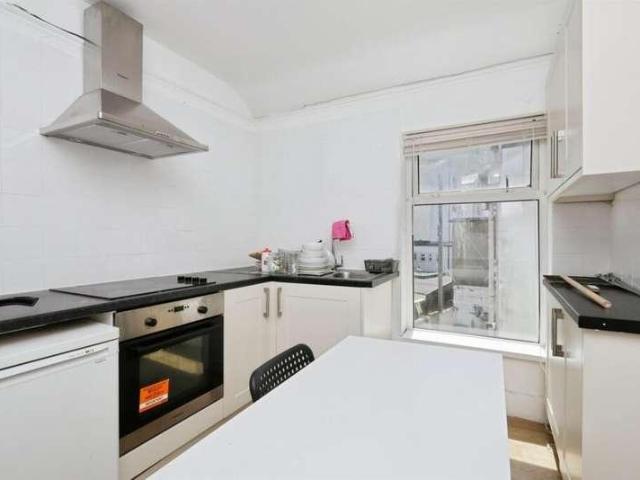 8 bed house for sale
