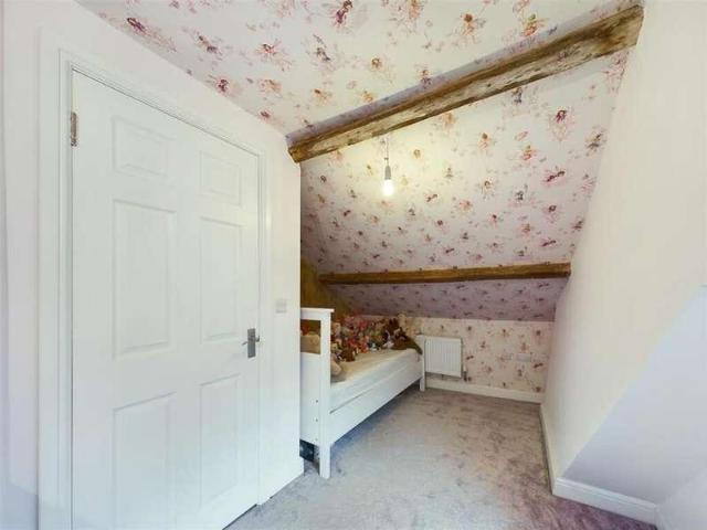 8 bed house for sale