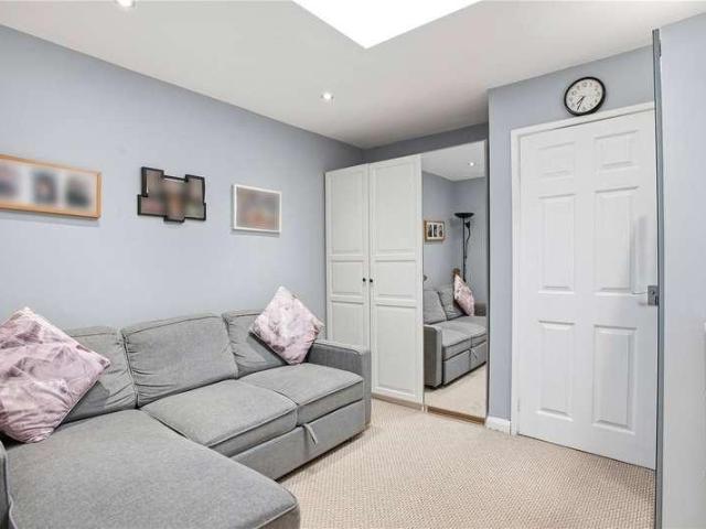 8 bed house for sale