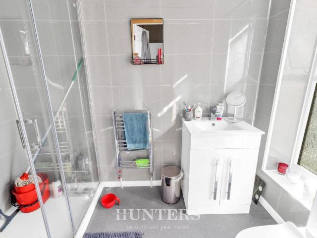 8 bed house for sale