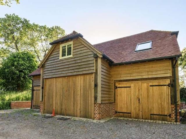 8 bed house for sale