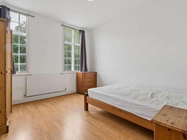 8 bed house for sale
