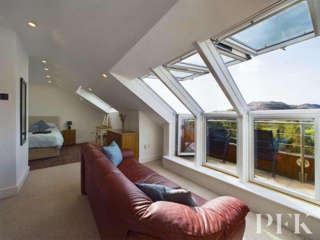 8 bed house for sale