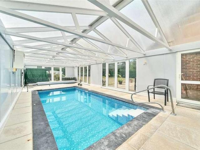 8 bed house for sale