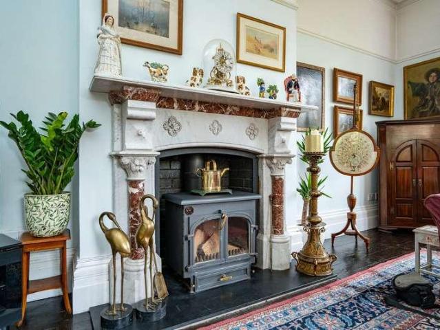 8 bed house for sale