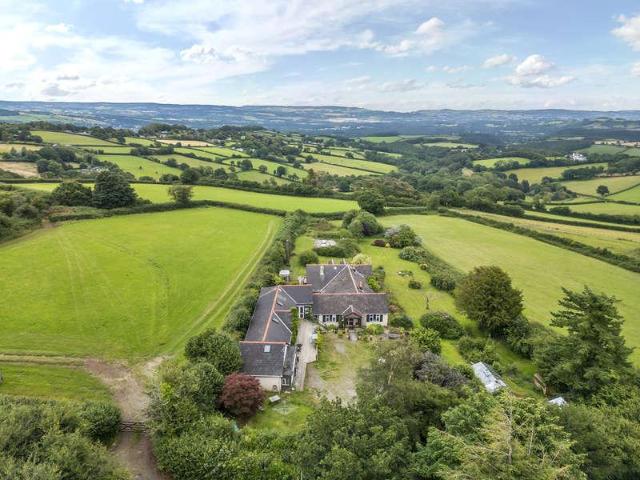 8 bed house for sale
