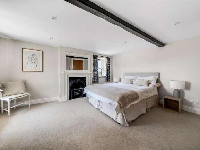 8 bed house for sale