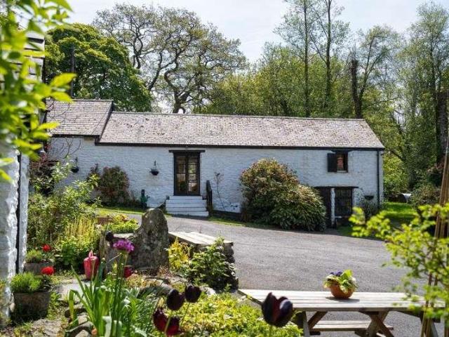 8 bed house for sale