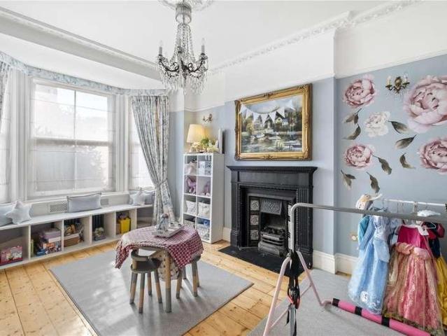 8 bed house for sale