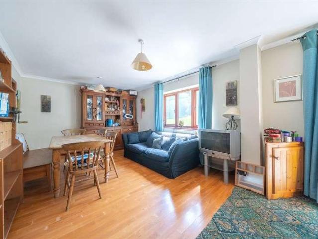 8 bed house for sale