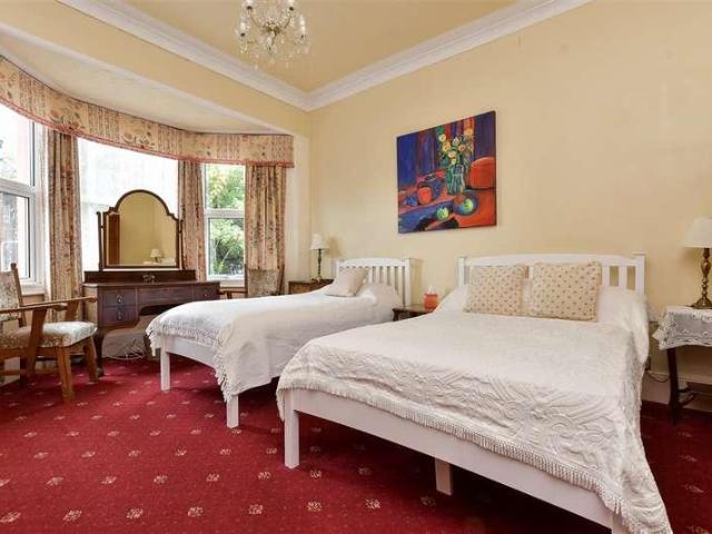 8 bed house for sale