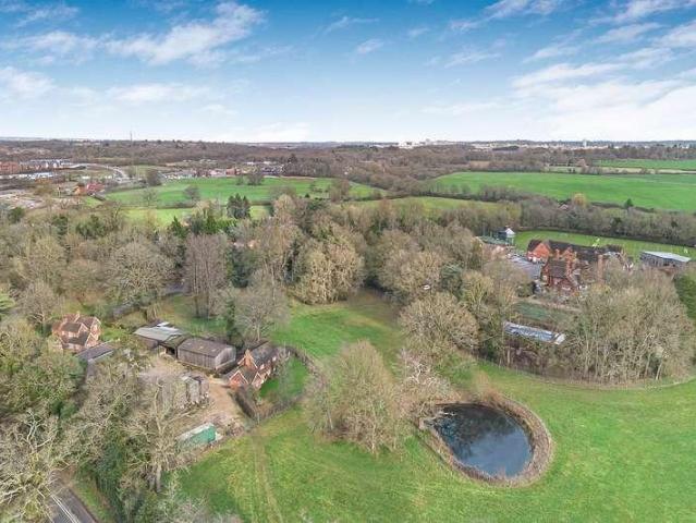 8 bed house for sale