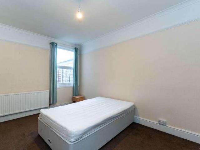 8 bed house for sale