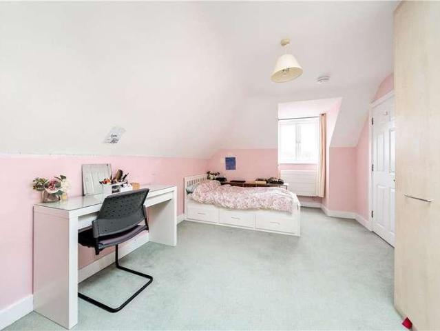 8 bed house for sale