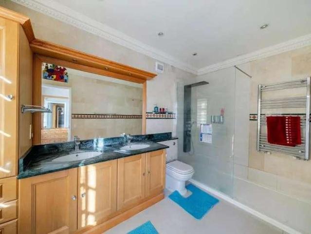8 bed house for sale